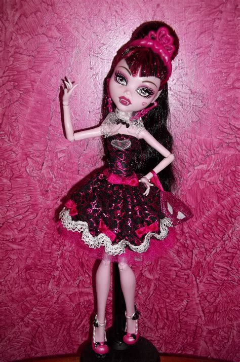 Lindos Sonhos Dourados: Reroot: Draculaura Sweet 1600