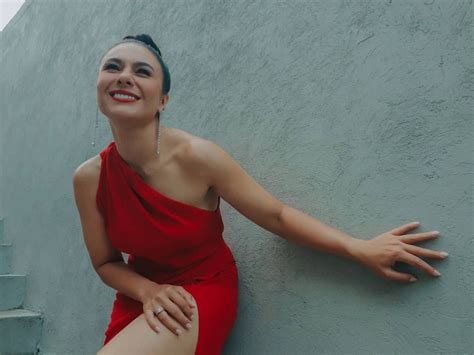 Wulan Guritno Berbalut Dress Merah Pamer Paha Mulus Netizen Gal Gadot