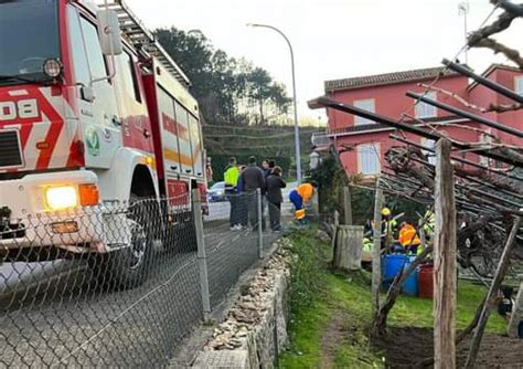 Un Hombre Sufre Una Fractura En Una Pierna Tras Salirse De La Vía Con