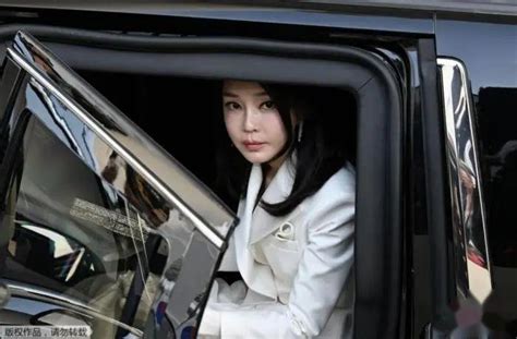 韩国第一夫人被传唤调查，耗时约12个小时！涉嫌操纵股价和收受名牌包 知乎