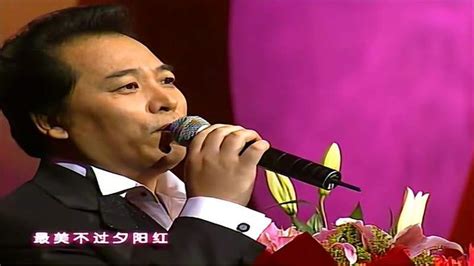 佟铁鑫演唱《夕阳红》熟悉的旋律，令人心里暖暖的音乐流行音乐好看视频