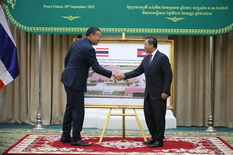 នាយករដ្ឋមន្ត្រីកម្ពុជា និងថៃ អញ្ជើញទទួល និងប្រគល់មជ្ឈមណ្ឌលសំចត និងទទួលជនរងគ្រោះ ដោយសារការជួញដូរ