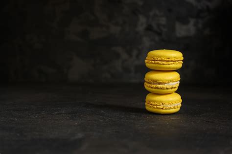 마카롱 또는 마 카 롱 케이크 다채로운 쿠키 복사 공간 0명에 대한 스톡 사진 및 기타 이미지 0명 공장 산업 건물