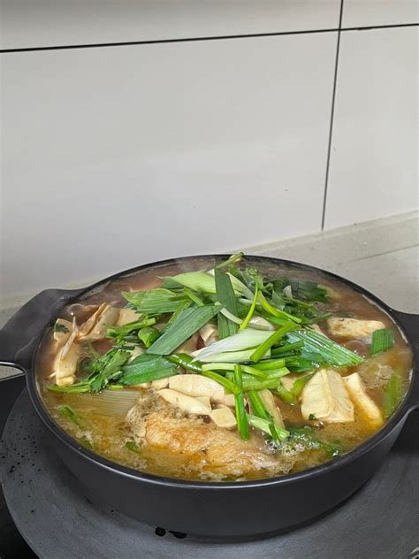 【鱼头炖豆腐的做法步骤图，鱼头炖豆腐怎么做好吃】鹂瑶妹妹下厨房