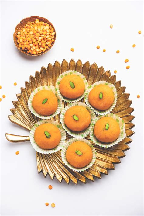 Premium Photo Besan Pedapedha Pera Popular Indian Mithai Prepared