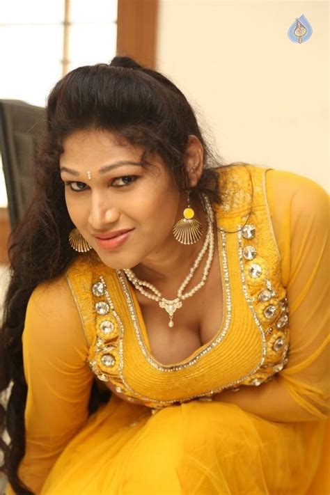Sirisha New Photos Photo 3 Of 34