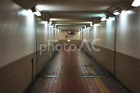 地下道 No 24699487写真素材なら写真AC無料フリーダウンロードOK
