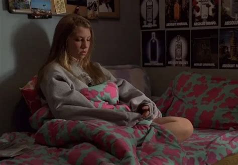 Quién Es Leslie Ari Graynor La Actriz Que Hace De La Abogada Leslie