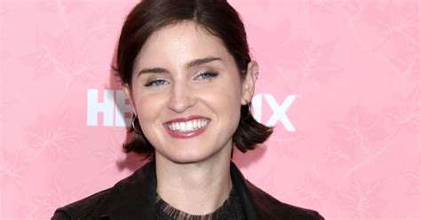 Christina Kartchner Première De La Série The Sex Lives Of College Girls Au Musée Armand Hammer