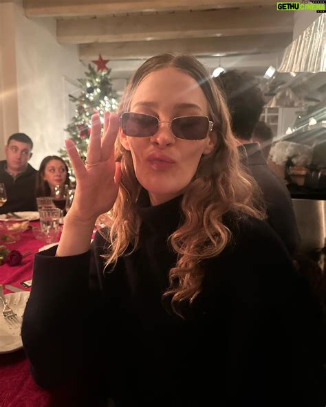 Actress Destry Allyn Spielberg Hd Instagram Photos And Wallpapers May