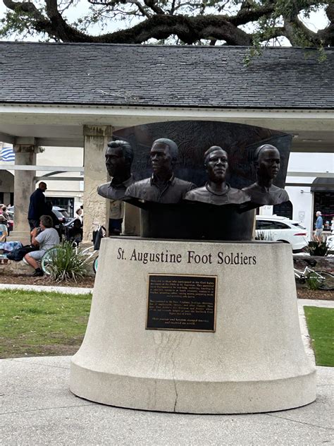 Saw These Guys On Vacation Foot Shoulders Have Been Strong Since The Colonial Days R