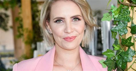 Claire From Steps Throws Masked Singer Into Chaos With Comment About Knitting Mirror Online