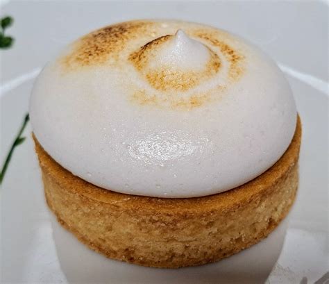 ヴィーガンのレモンメレンゲタルト サクッとしたタルト台、甘めのメレンゲとレモンクリームで美味しい イタリア在住～日々の楽しいローマ生活 Roma