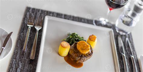 bife de close up elegante filé mignon filé mignon meio raro servir na
