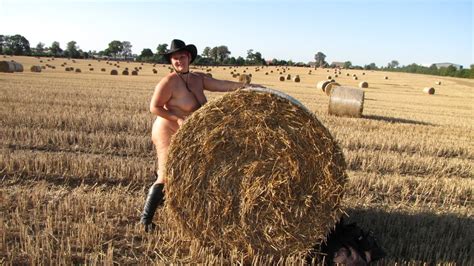Completely Naked In A Corn Field Pics XHamster