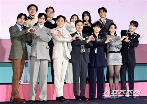 [sc이슈] 오징어 게임2 공개도 전에 美 골든글로브 작품상 후보…감독도 먼저 알아줘 기뻐