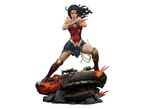 760387 Dc Comics Premium Format Statue Wonder Woman Saving The Day 50