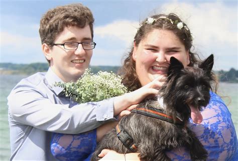 Бащата скъса всички връзки със сина си когато видя снахата За Жената