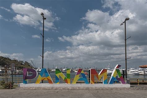 Horizonte De Panam De La Ciudad Del Puerto Deportivo De La Isla Del