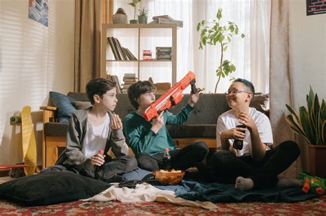 小孩愛玩暴力遊戲，長大真的會變暴力嗎？專家這樣說 幼兒遊戲、暴力遊戲、幼兒發展、職能治療師 媽媽妞 妞新聞 Niusnews