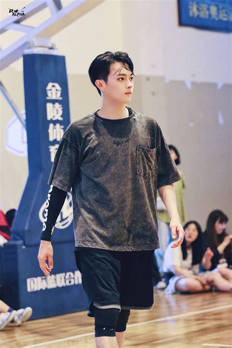 Épinglé Par соня Sur Лу Сы Чен