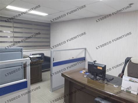 Full Laminated Workstation Cubicle With Glass Panel Office Partition