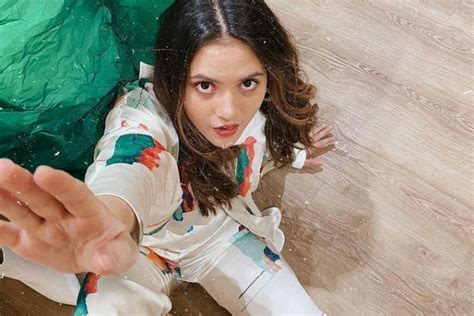 Selalu Paripurna 10 Potret Elegan Marsha Aruan Saat Pakai Baju Tidur
