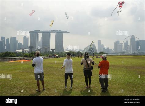 29 07 2018 Singapore Republic Of Singapore Asia People Fly Kites On