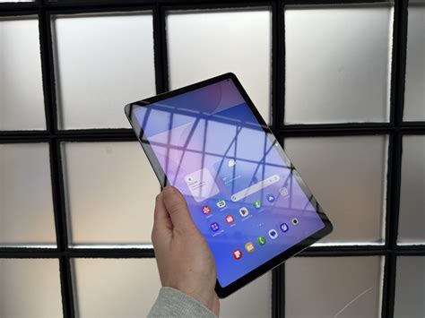 三星介紹 Galaxy Tab S10 Fe 和 Tab S10 Fe 。顯示器更大，但只有一個攝影機—— Samsung Magazine
