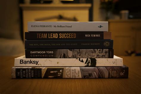 책 더미 사진 Unsplash의 무료 책 이미지