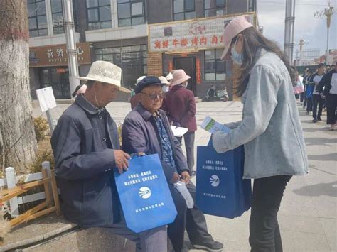 湟中区司法局鲁沙尔司法所深入圣山国际广场开展防范非法集资法治宣传活动