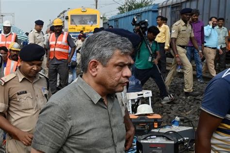Se eleva a el número de muertos por choque de trenes en India Uno TV