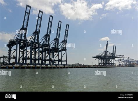 Quayside Gantry Cranes Hi Res Stock Photography And Images Alamy