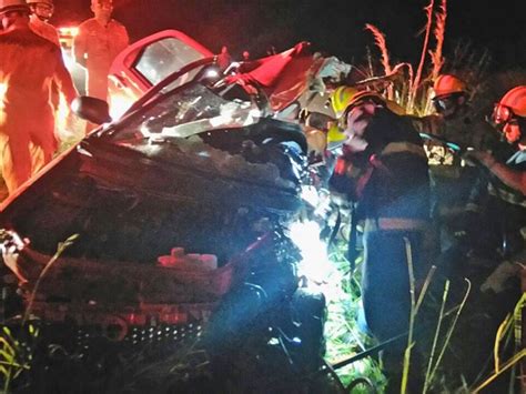 G1 Batida Entre Caminhão E Carros Na Df 180 Mata Dois E Deixa Dez