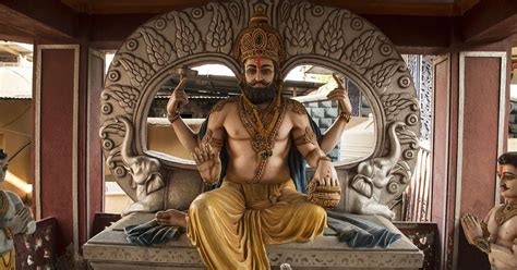 Happy Vishwakarma Puja 2022 विश्वकर्मा पूजा की इन मैसेज कोट्स से दें