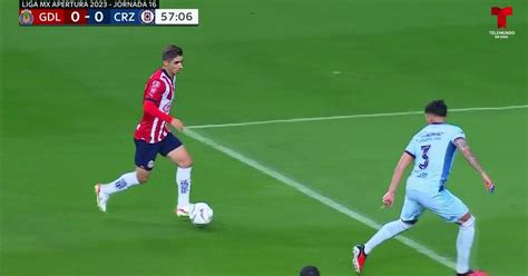 Fernando Beltrán Puso El Balón En El Travesaño