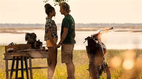 Outer Banks Season 3 The Romantic Jj And Kiara Kisses We Never Got