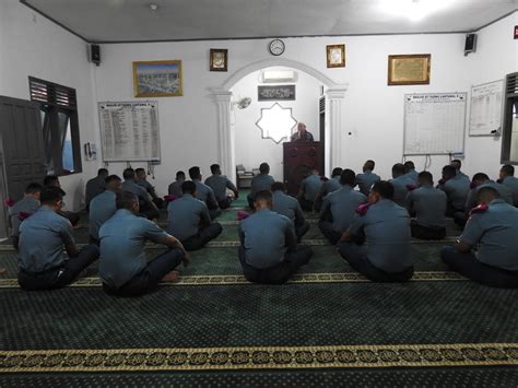 PERTEBAL IMAN DAN TAQWA PRAJURIT YONMARHANLAN II PADANG LAKSANAKAN