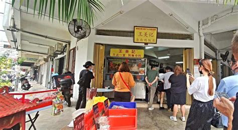Wong Mei Kee Charcoal Roast Pork So Juicy And Crunchy It Sells Out In 3 Hours