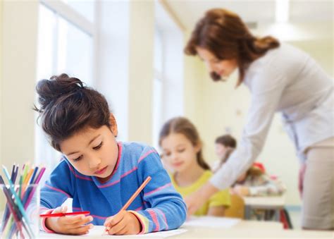 Escola integral alunos têm 63 a mais de chance de ingressar no ensino