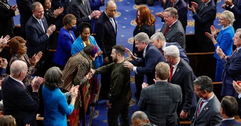 ზელენსკის აშშ ის კონგრესში ფეხზე წამოდგომით და ოვაციებით დახვდნენ