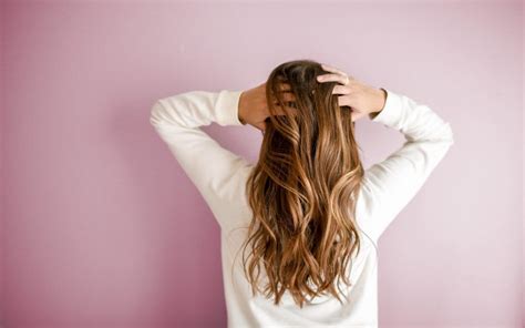 EL DESEQUILIBRIO HORMONAL EN LA MUJER Natural Distributions