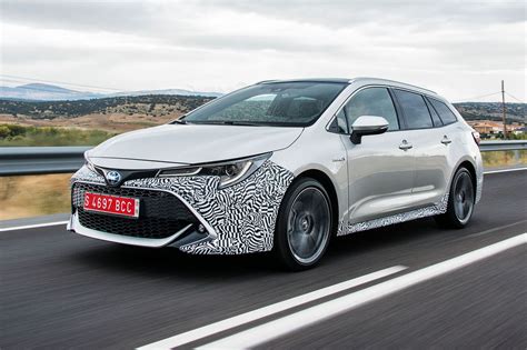 Toyota Corolla Touring Sports 2 0 Hybrid 2019 First Drive Autocar