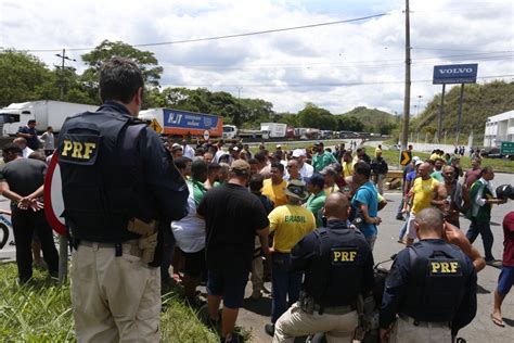 Bloqueios Em Rodovias Caem Para 150 E São Registrados Em 15 Estados