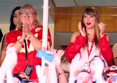 Taylor Swift Travis Kelces Mom Watch Chiefs Game Together