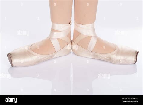 En Pointe Incorrect First Position Front On Teachers Perspective Close