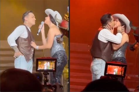 Christian Nodal y Ángela Aguilar se besan en concierto