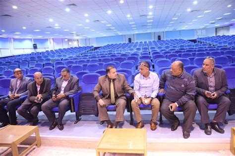 رئيس جامعة جنوب الوادي يتفقد قاعة المؤتمرات الكبرى