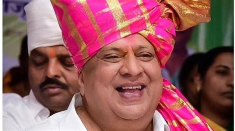 हसन मुश्रीफ यांनी घेतली मंत्रिपदाची शपथ जाणून घ्या मुश्रीफ