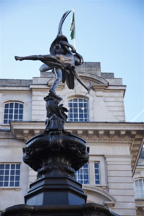 London Walks Piccadilly Circus To Trafalgar Square Travel Addict